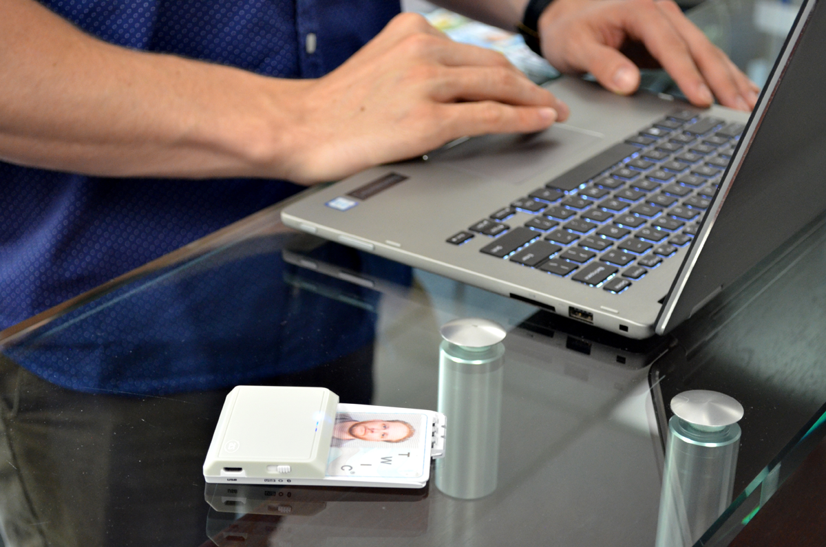 ACS ACR3901U-S1 *WIRELESS* Bluetooth Contact Smart Card Reader